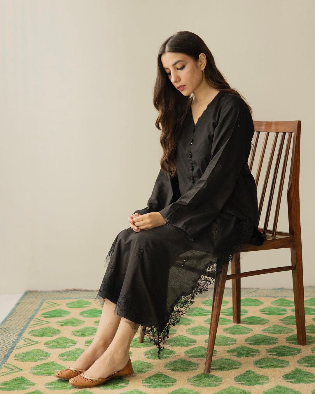 LAWN ARRIVALS / 25' – Naqash